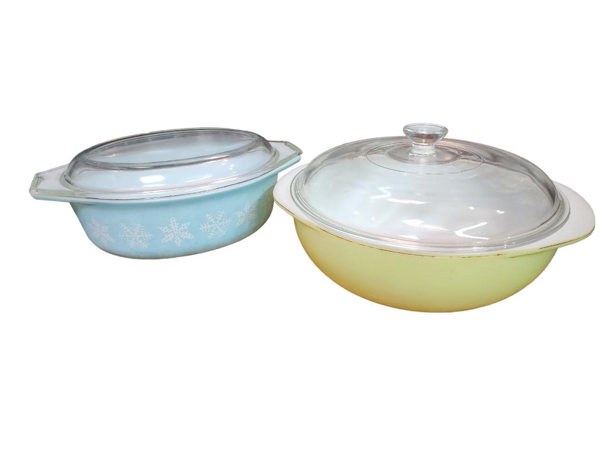 Two Vintage Pyrex Bowls/Lids Used Condition | EstateSales.org