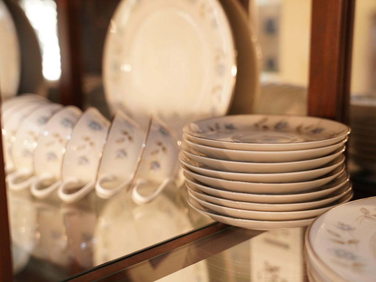 International Silver Co China Set "Elegant Lady" | EstateSales.org