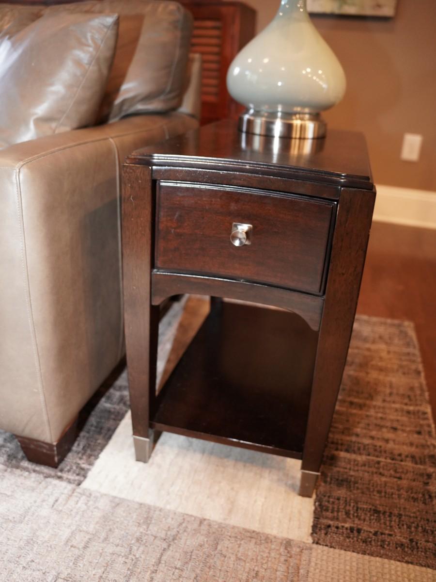 Bassett Side Table | EstateSales.org