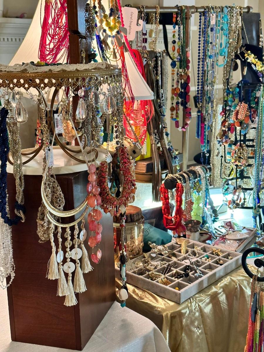 Lot 2: Checkout table with Jewelry & more | EstateSales.org