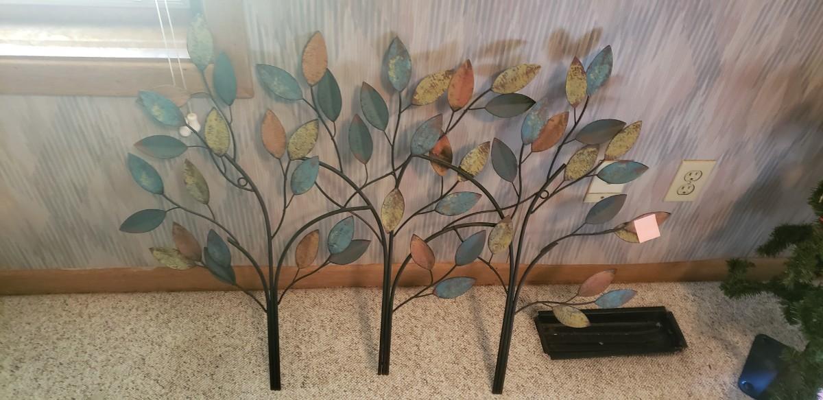 Metal tree wall hanging | EstateSales.org