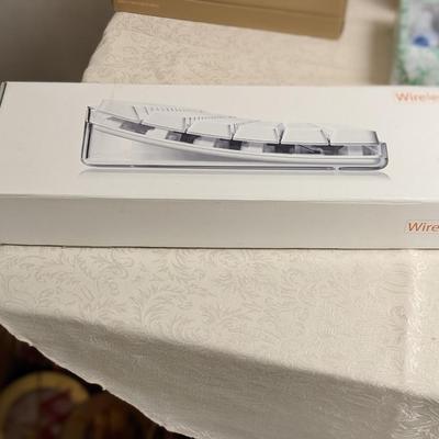 New Vintage Wireless Apple Keyboard A1016 | EstateSales.org