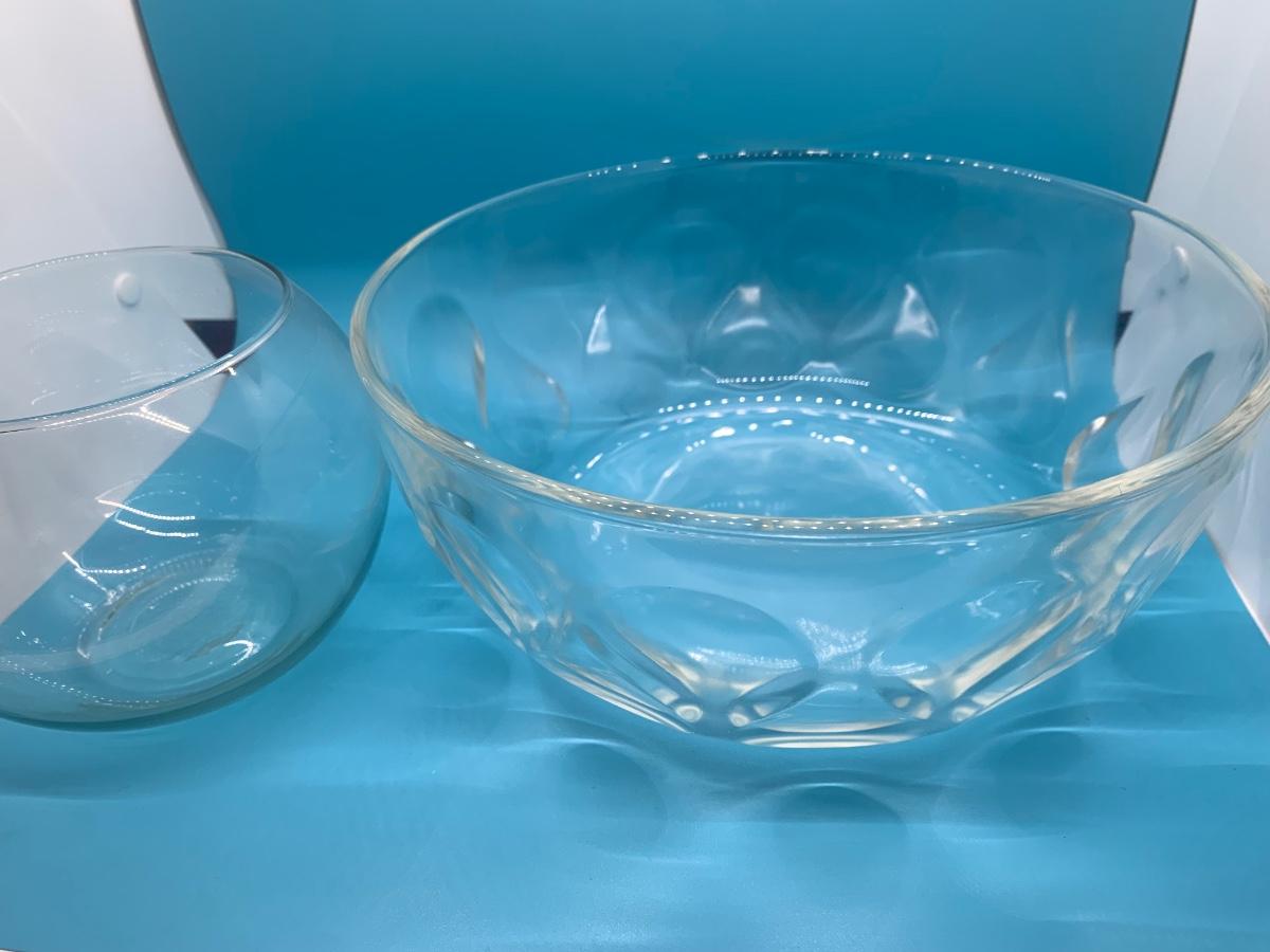 Pyrex ovenware large bowl & glass fish bowl | EstateSales.org