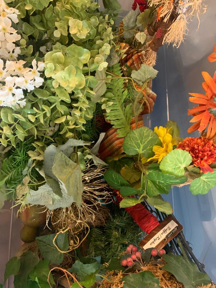 Fall wreath & greenery bin | EstateSales.org