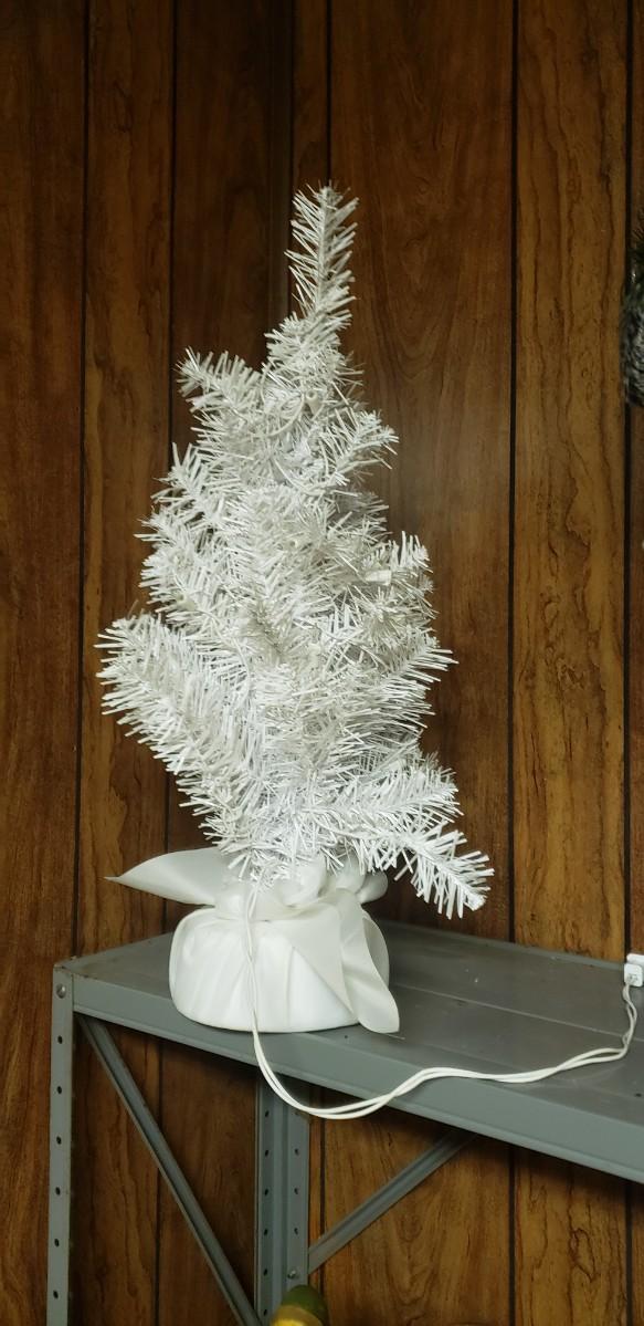 White tabletop Christmas tree | EstateSales.org