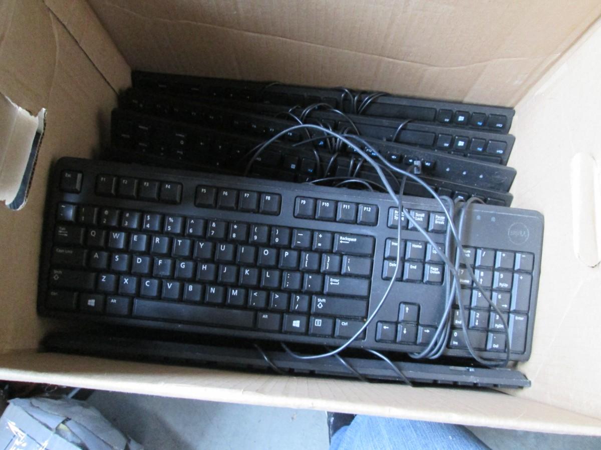 Lot of 8 Dell Keyboards | EstateSales.org