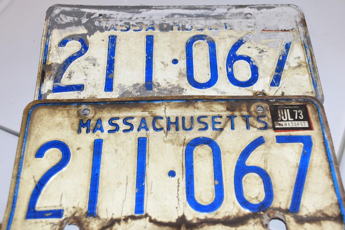 Old Massachusetts Plates | EstateSales.org