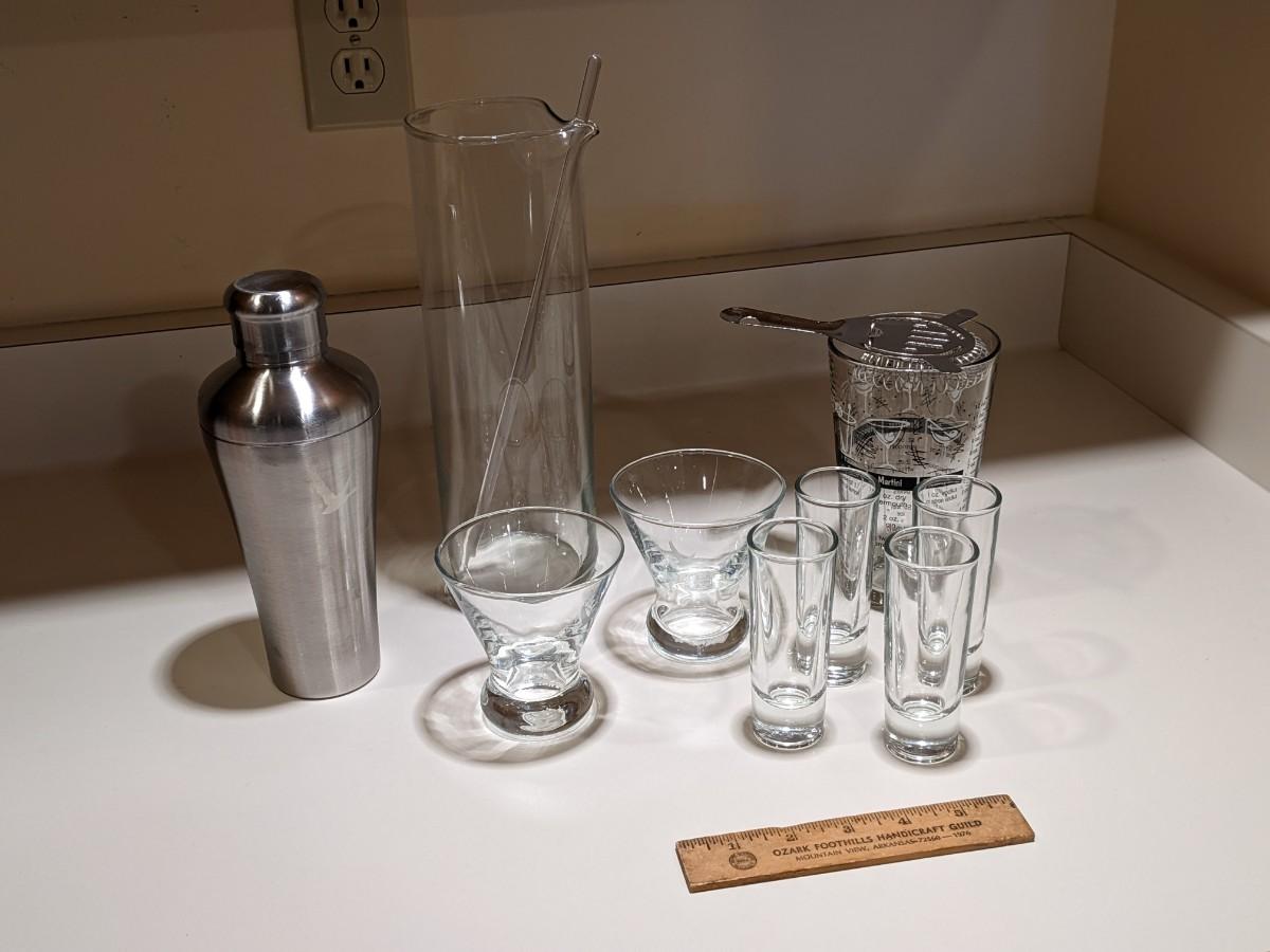 Drink Mixing Set | EstateSales.org