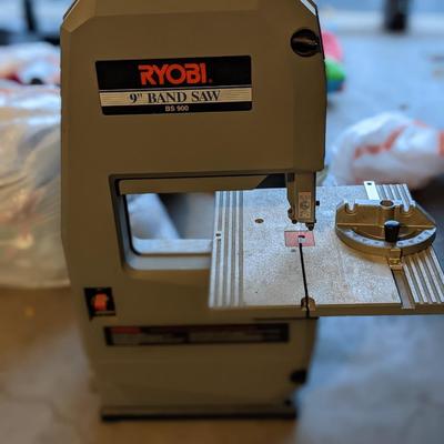 Ryobi BS 900 9" Two- Wheel Bandsaw | EstateSales.org