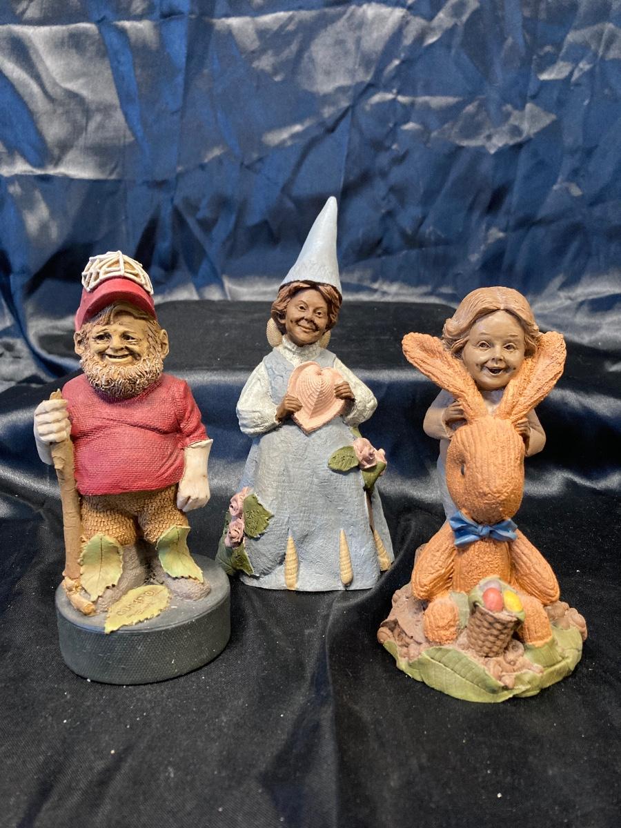 HAPPY SMILING TOM CLARK COLLECTIBLE GNOMES | EstateSales.org