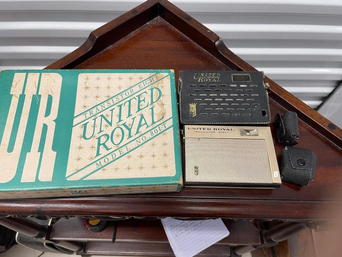 Vtg United Royal model 801-T transistor radio and 2 sets of earphones ...