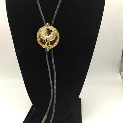 Vintage Black Stone Rooster Bolo Tie | EstateSales.org