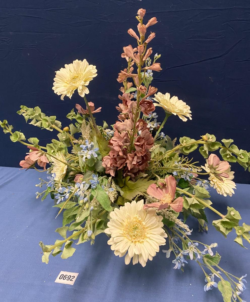 Gerber Daisies | EstateSales.org