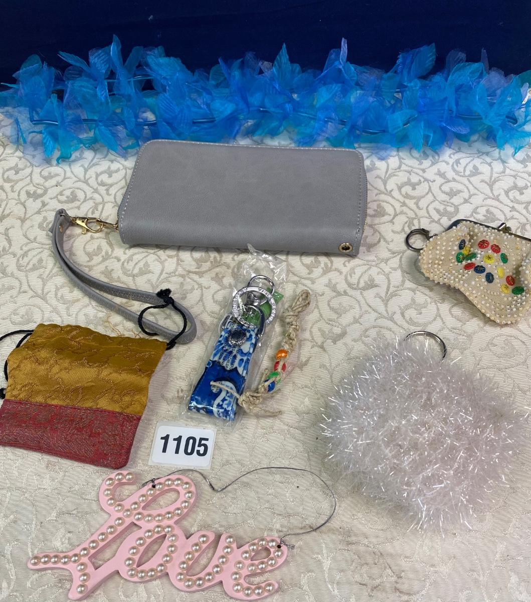 Purses | EstateSales.org