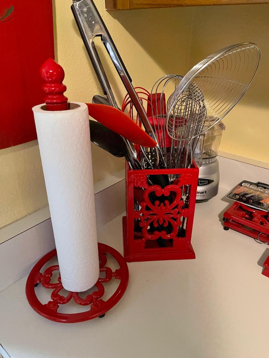 Paper Towel Holder spoon holder | EstateSales.org