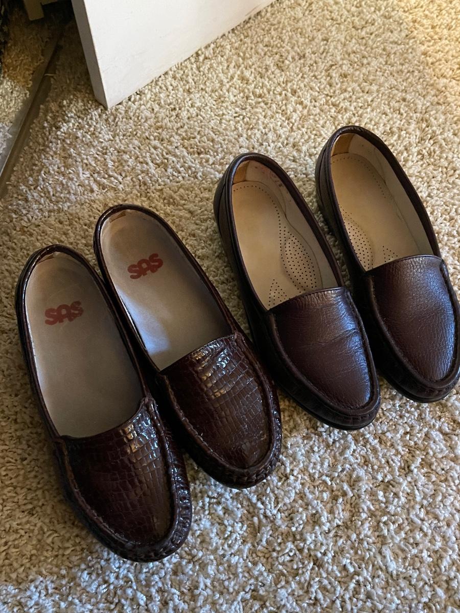 2 Pair shoes | EstateSales.org