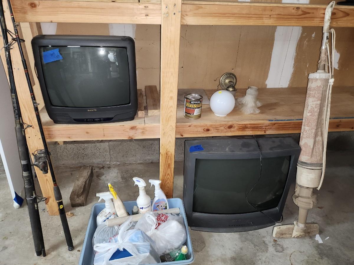 TV lot | EstateSales.org