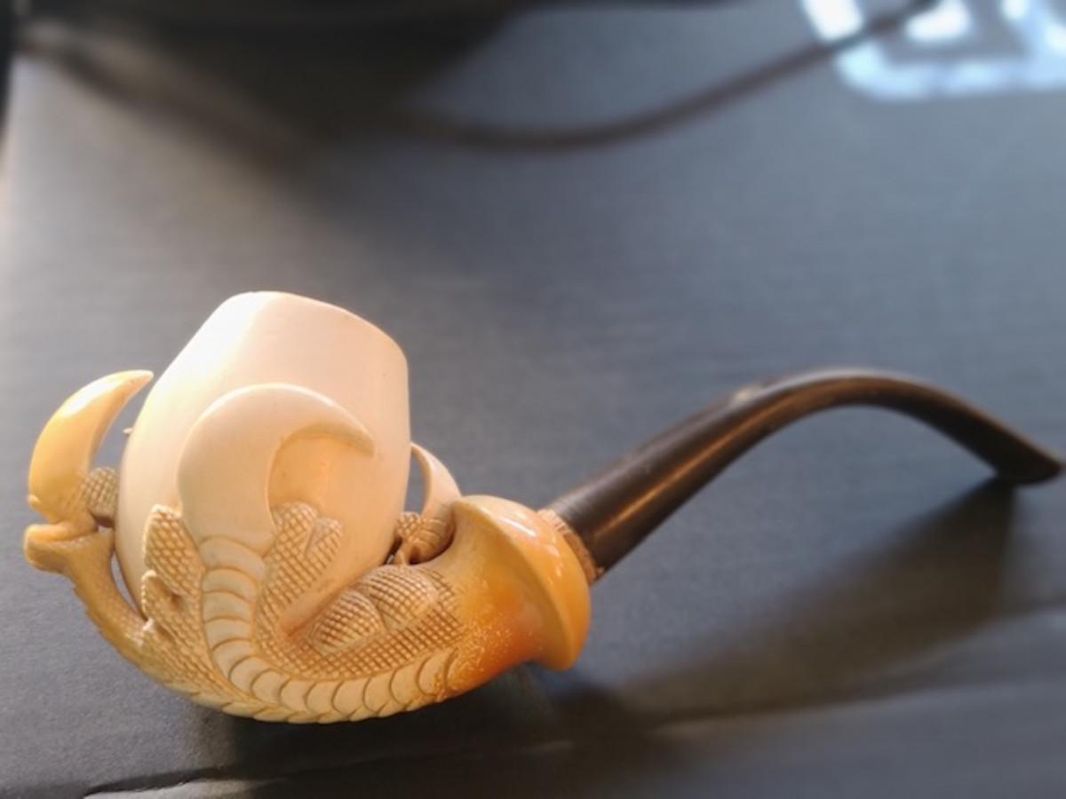 Vintage Eagles Claw Pipe | EstateSales.org