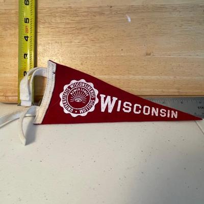Wisconsin Pennant | EstateSales.org
