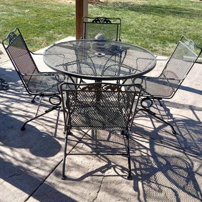 ROUND METAL PATIO TABLE WITH 4 ROCKING CHAIRS AND AN UMBRELLA STAND ...