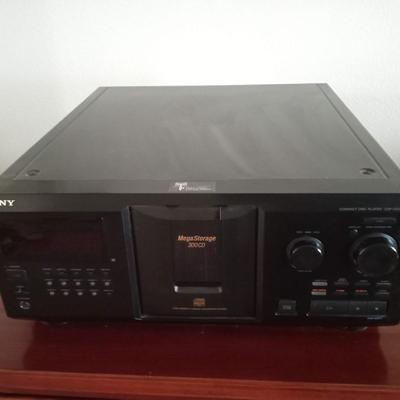 SONY MEGA STORAGE 300 CD DISC PLAYER CDP-CX355 | EstateSales.org