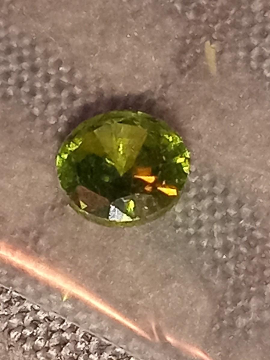 Authentic 1ct. Fancy Green Round Diamond | EstateSales.org