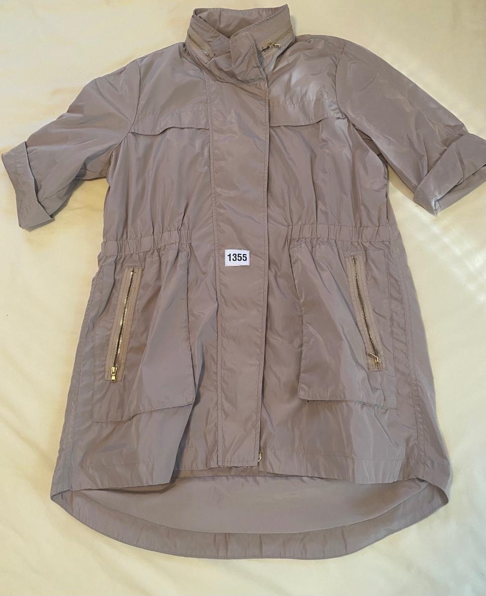 Women’s Large Jacket | EstateSales.org