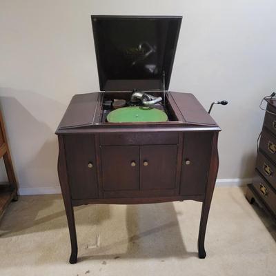 Antique Victor Talking Machine Humpback Console VV240 4132 and Vinyl ...