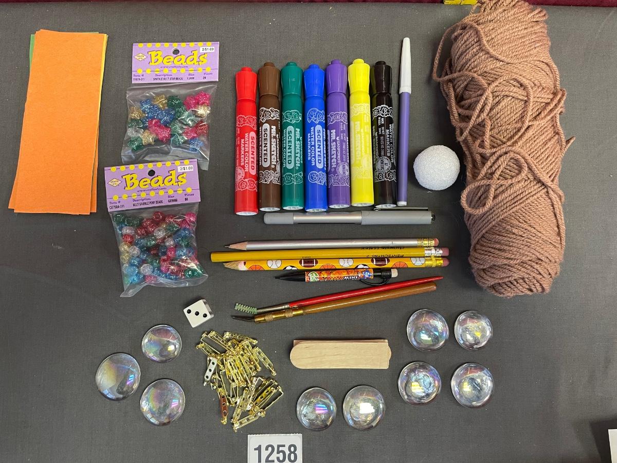 Misc craft assortment | EstateSales.org