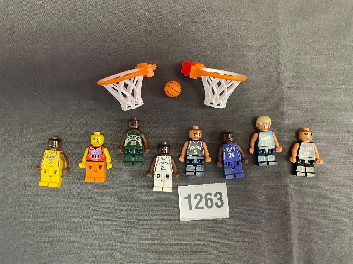 Lego basketball players | EstateSales.org