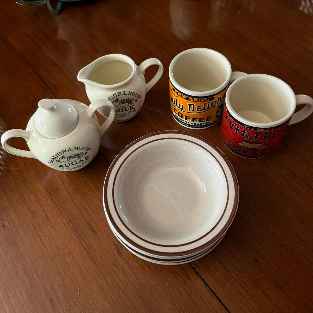 Various Kitchen Items | EstateSales.org