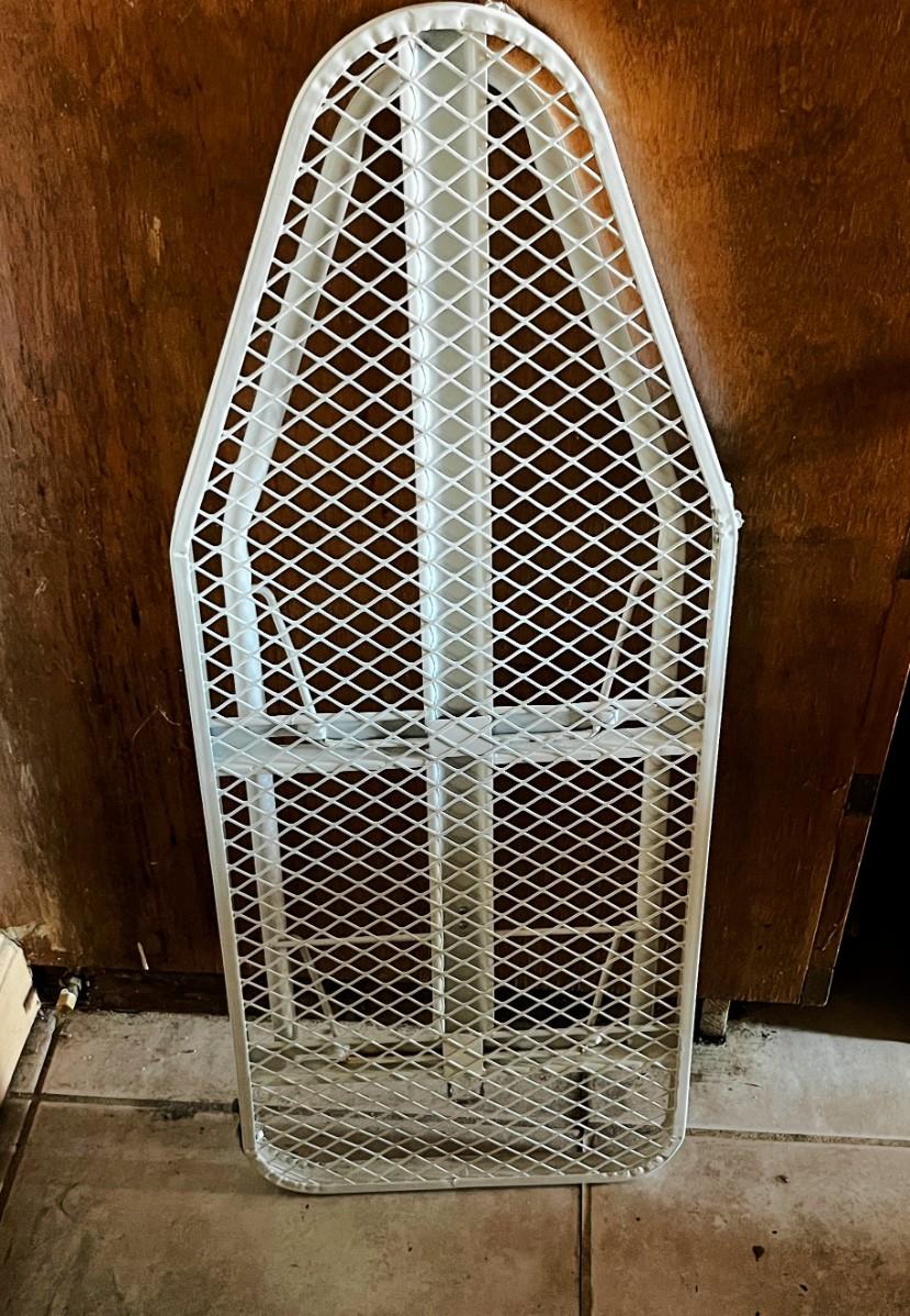 Table Top Metal Drying Rack | EstateSales.org