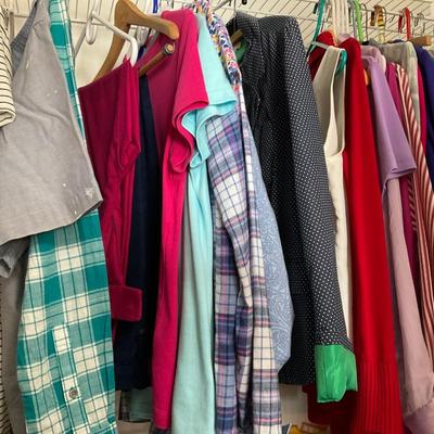 Large lot of womens clothes | EstateSales.org