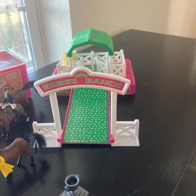 TOY HORSE RANCH IN A BOX | EstateSales.org