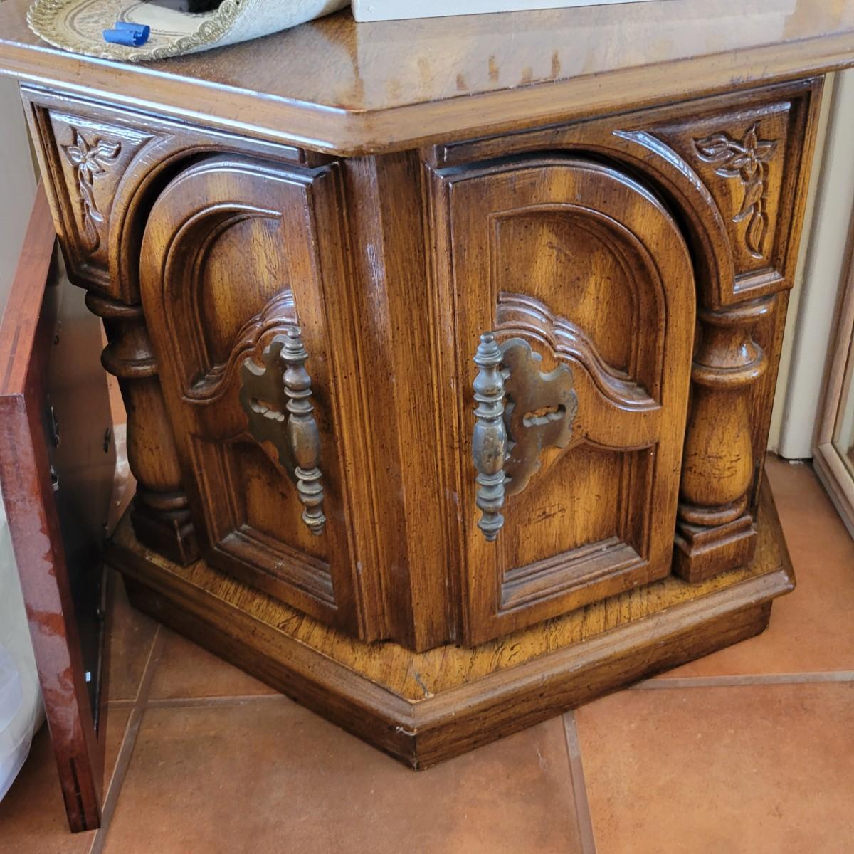 Table | EstateSales.org