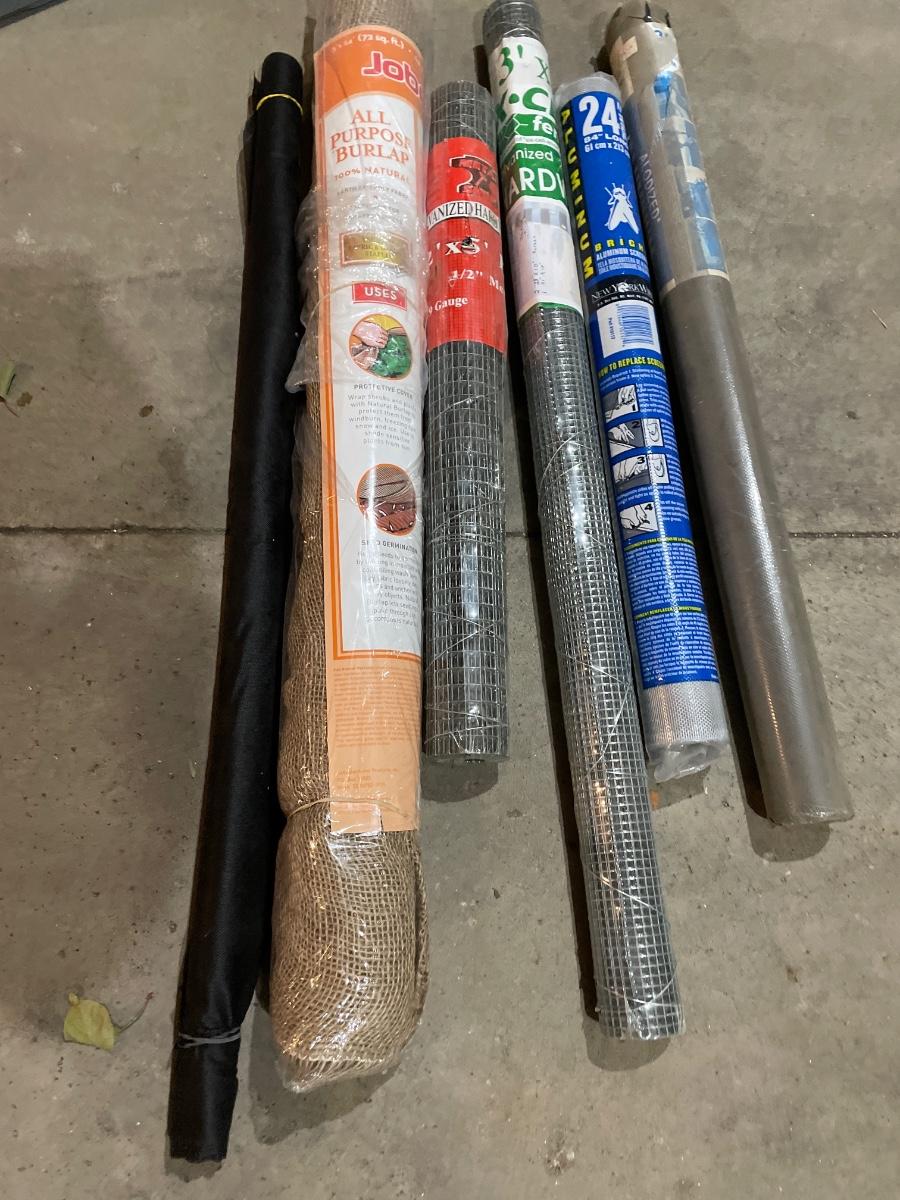 Burlap and fencing lot | EstateSales.org