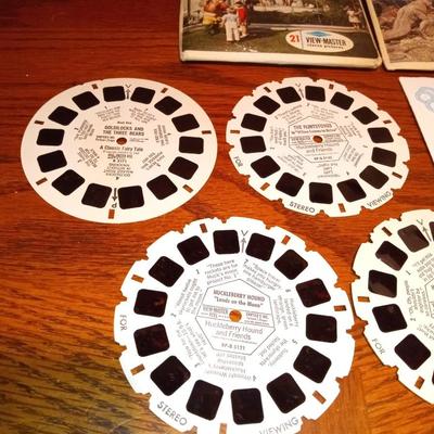 LIGHTED VIEW-MASTER AND SEVERAL SLIDES | EstateSales.org