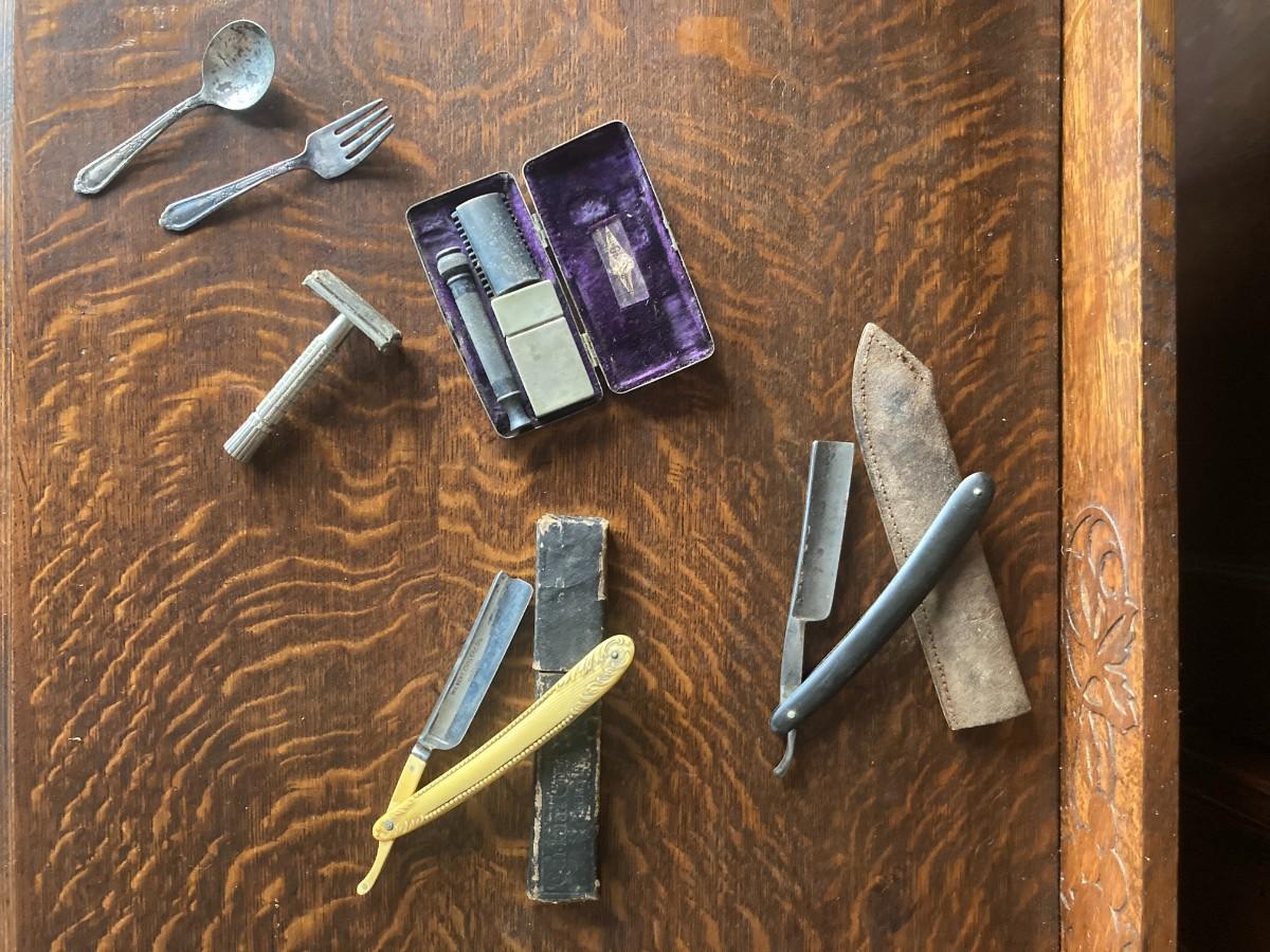 Lot of antique razors and utensils | EstateSales.org