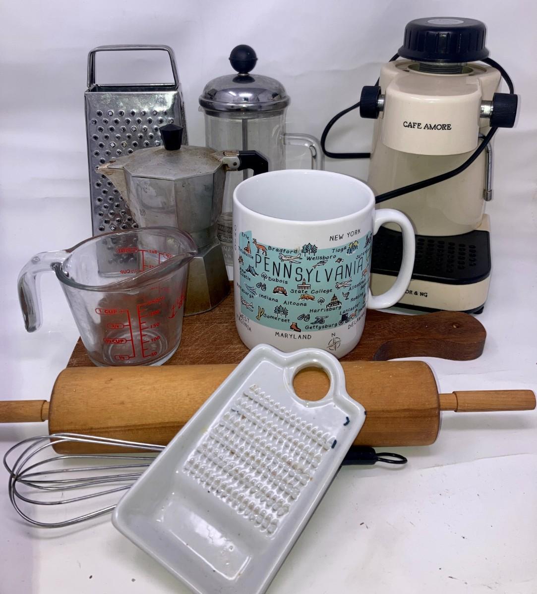 Lot of kitchen items | EstateSales.org