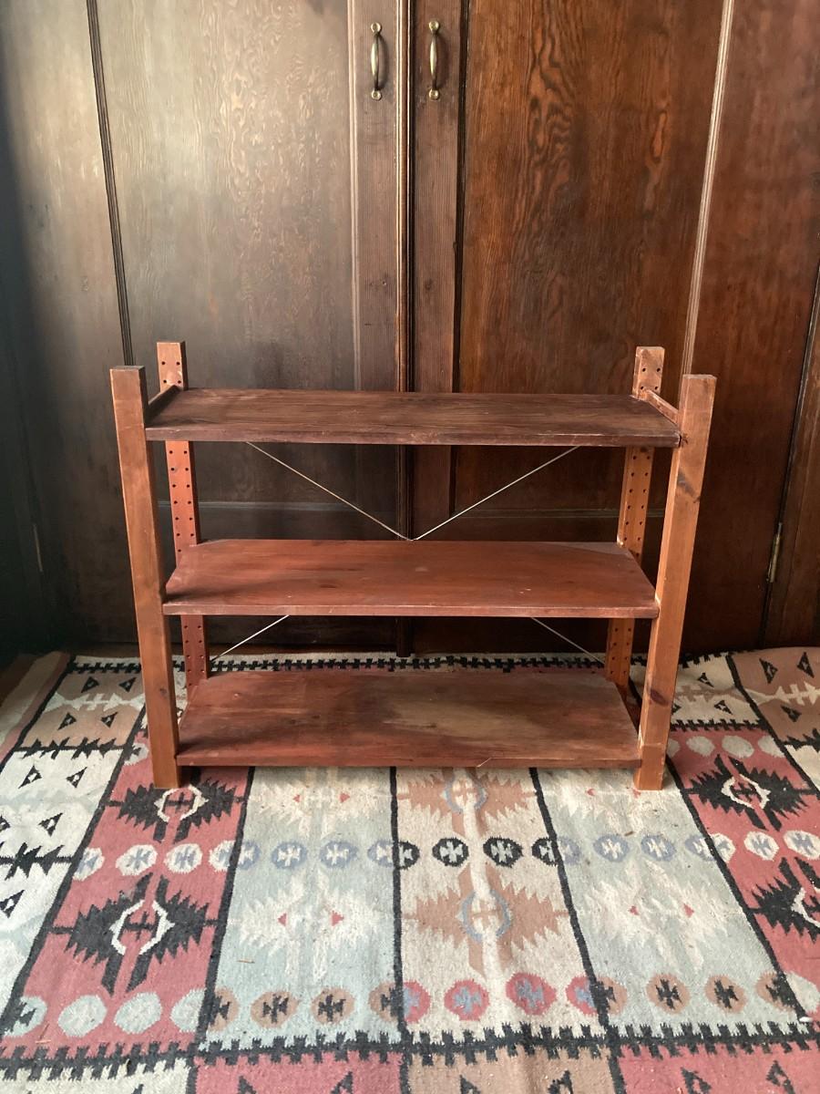 Small craftsman style shelf | EstateSales.org