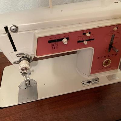 Singer Touch & Sew sewing machine | EstateSales.org
