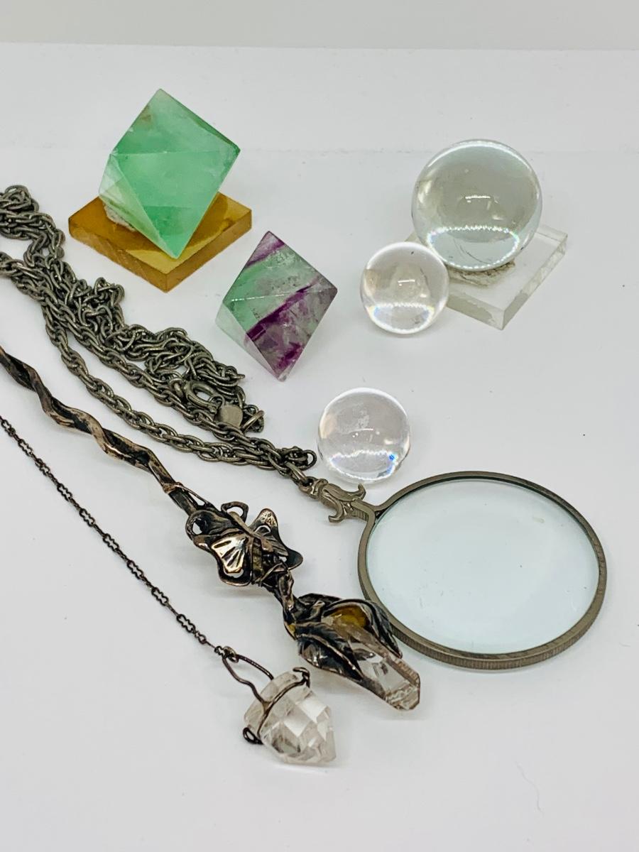 LOT 27R: Vintage Magnifying Glass, Crystals & More | EstateSales.org