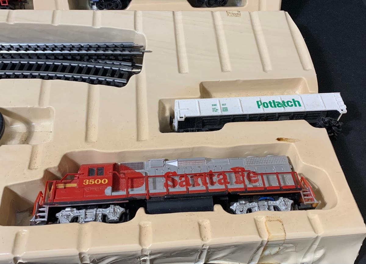 LOT 45R: Vintage Life Like Train Set | EstateSales.org