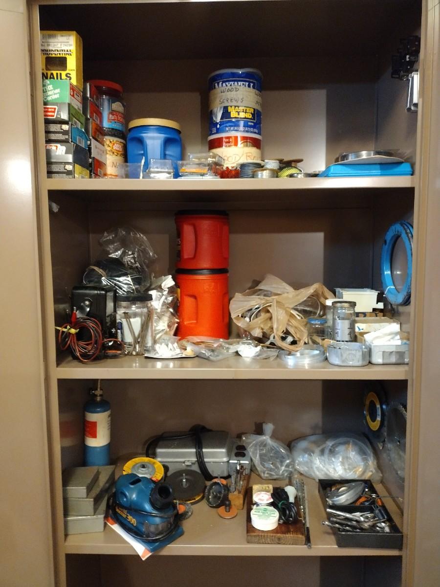 Cabinet Contents | EstateSales.org