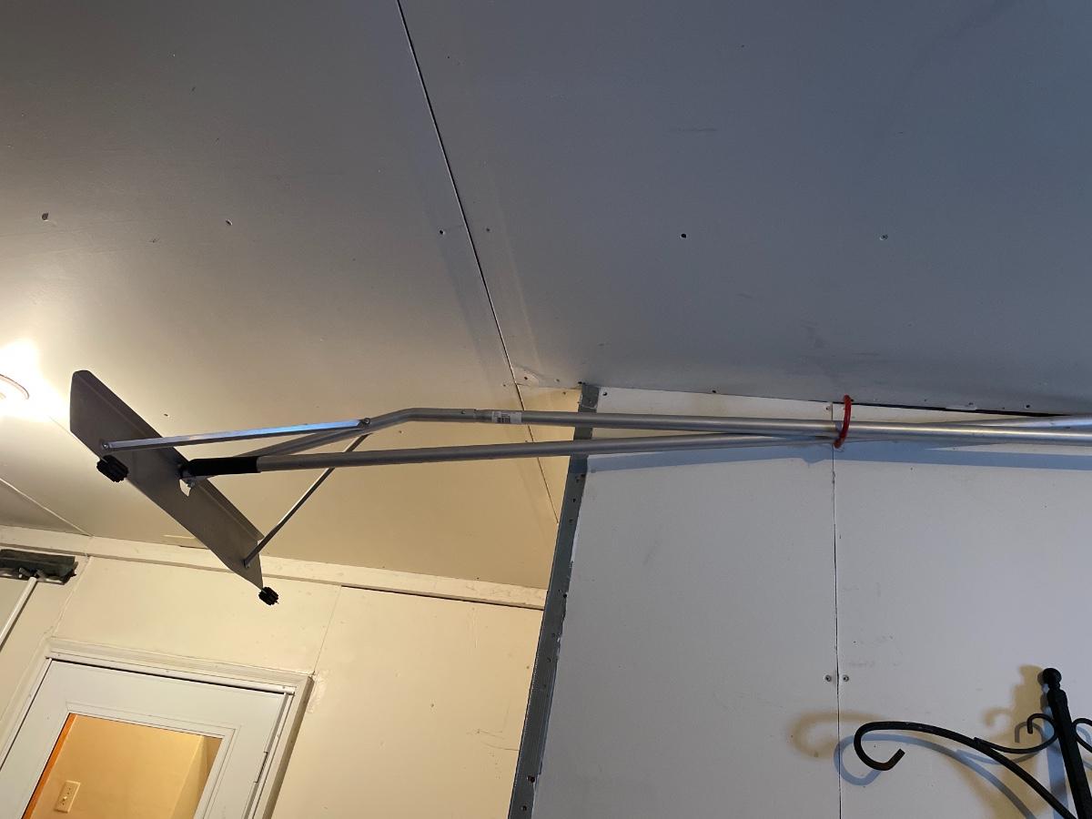 Roof rake | EstateSales.org