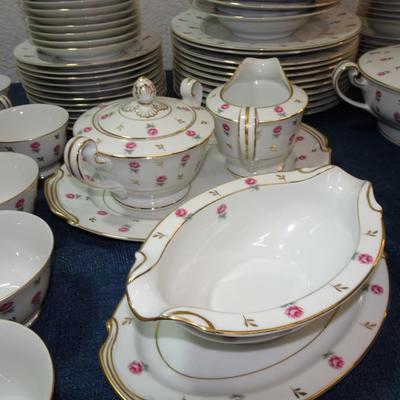 LOT 613. NORITAKE "ROSALIE". PATTERN CHINA SET | EstateSales.org