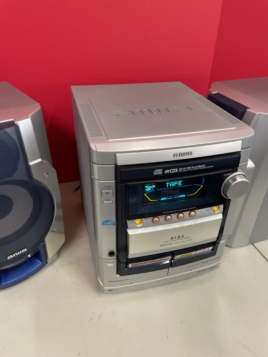 LOT 659 AIWA BOOK SHELF STEREO SYSTEM | EstateSales.org