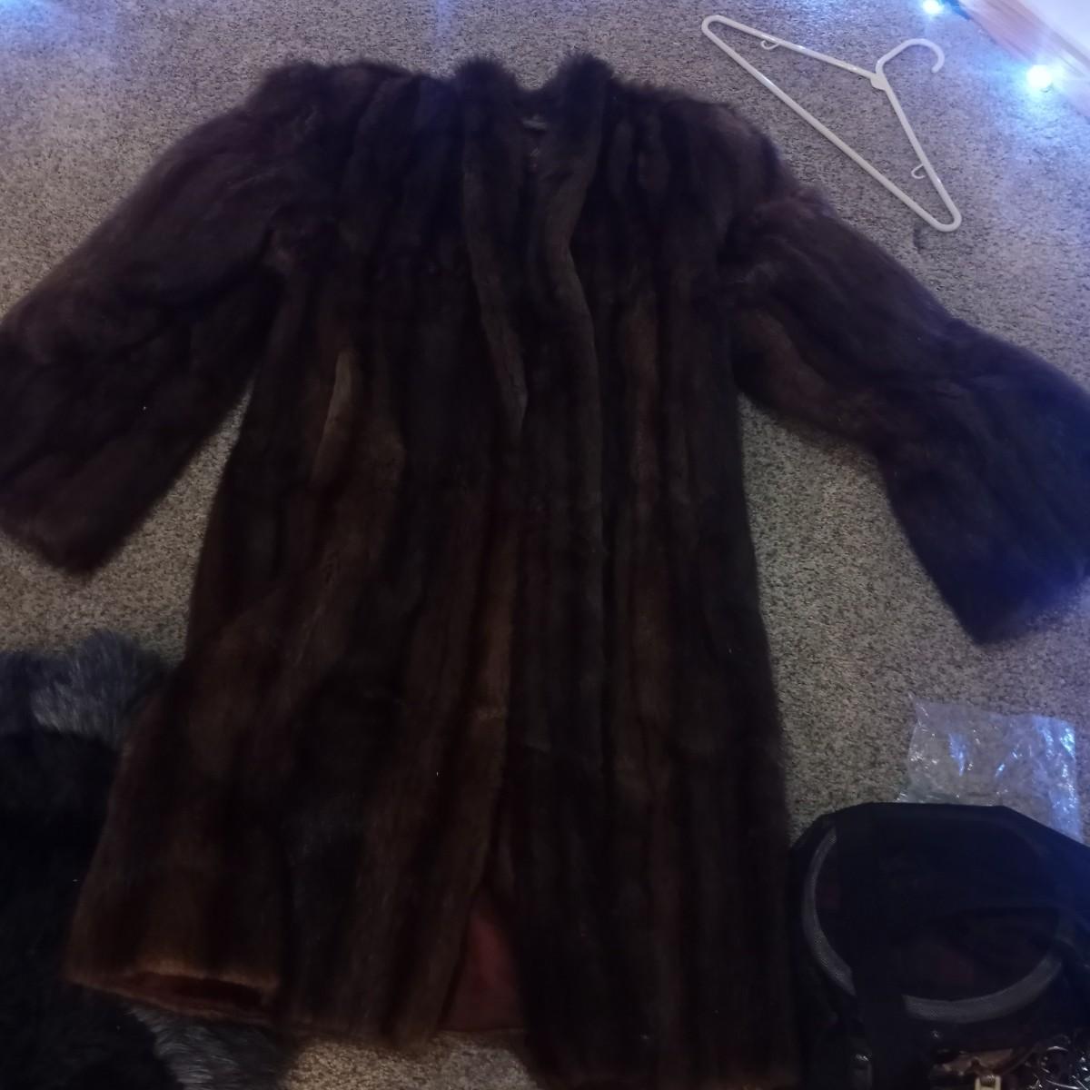 Beautiful mink coat real fur | EstateSales.org