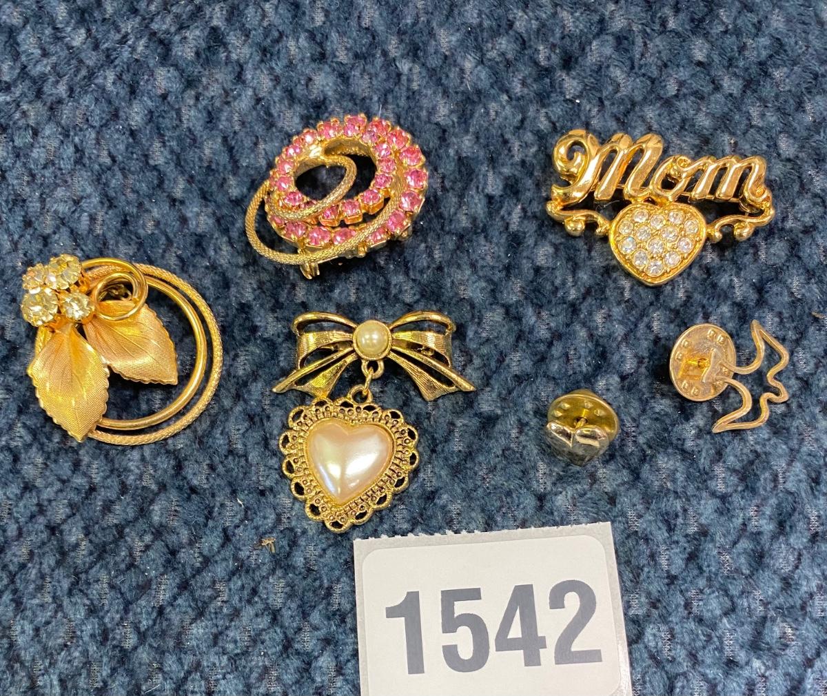 Pretty Pins | EstateSales.org