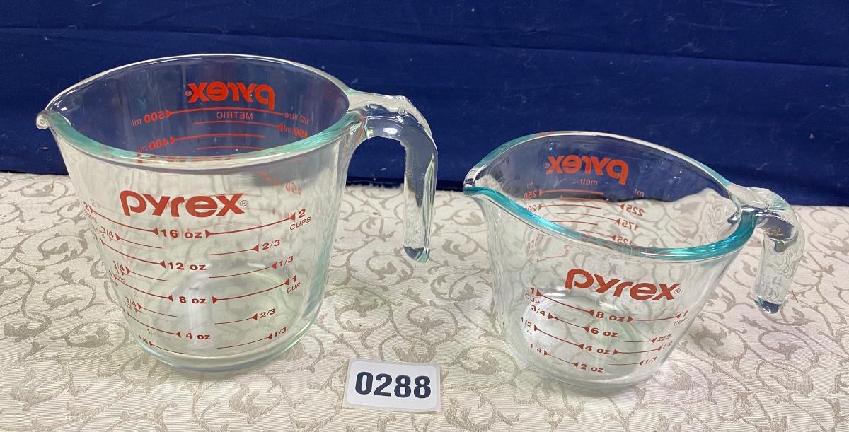 Pyrex Measuring Cups | EstateSales.org